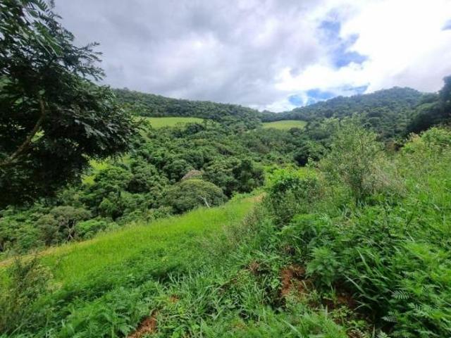 Terreno com Riacho e Vista para Montanhas Munhoz MG