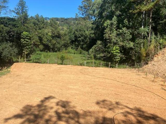 Terreno com riacho em Joanópolis SP