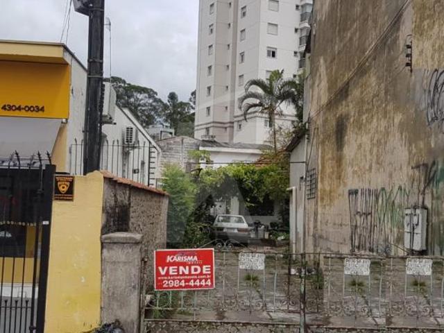 Terreno comercial a cinco quadras do metrô Parada Inglesa