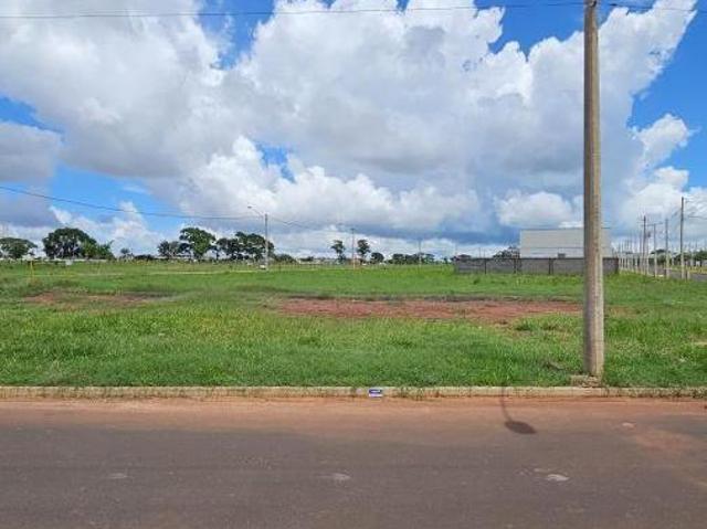 Terreno comercial a venda em avenida no Reserva Regatas