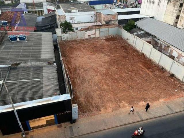 Terreno comercial com 586 m² à Venda Centro