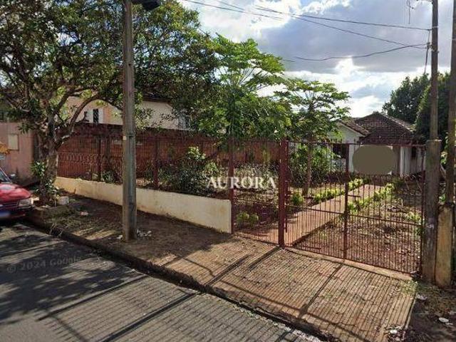 Terreno. comercial, com casa de madeira para demolição