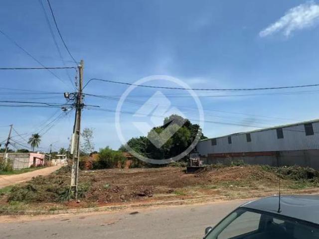 Terreno Comercial de esquina no Construmat