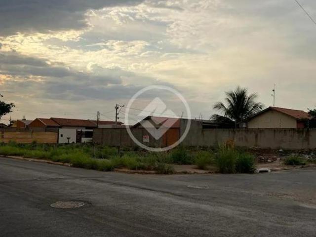 Terreno comercial em esquina no Altos do Parque 1, Cuiabá MT R$450.000,00