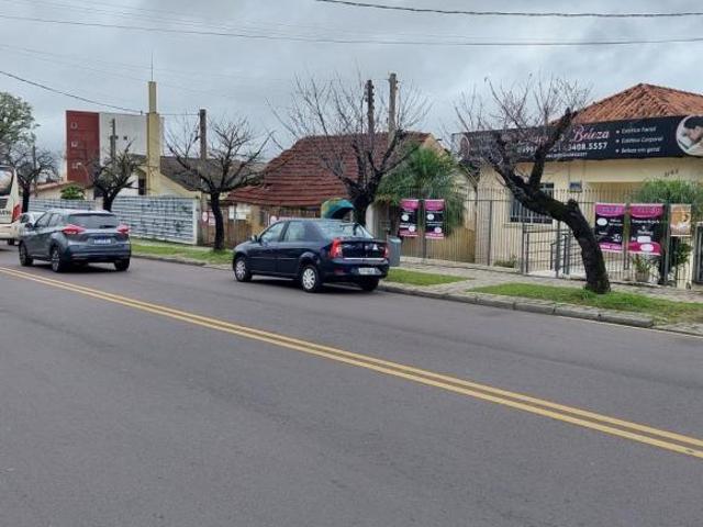 Terreno comercial na Av. Anita Garibaldi, Ahú. 1096 m2. ZR3