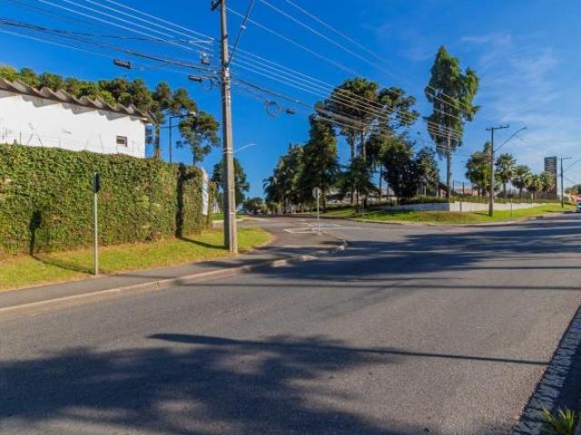 TERRENO COMERCIAL NA FRENTE DA LINHA VERDE COM BARRACÃO EM CIMA