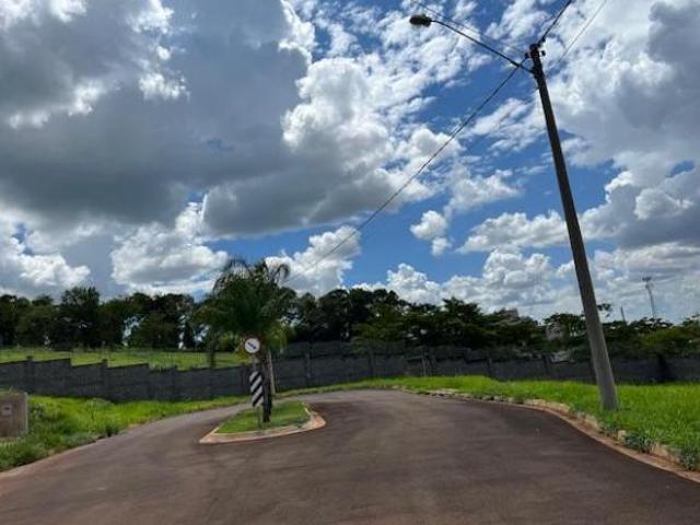 Terreno comercial no Terras de Santa Martha | Aqui na Rosa e Rangel