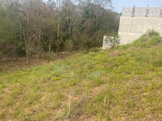 Terreno Comercial no Jardim Verona em declive