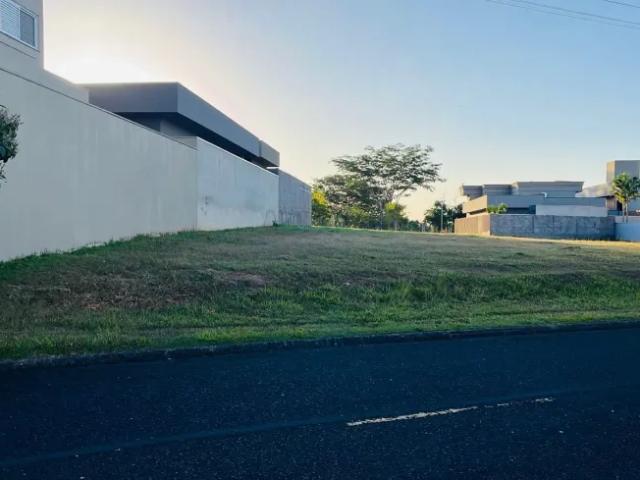 Terreno Condomínio Buona Vita. Com 553 Metros