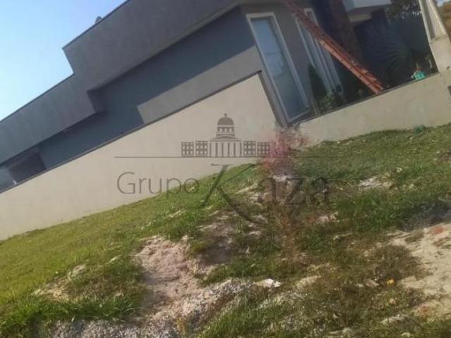 Terreno Condomínio em Caçapava