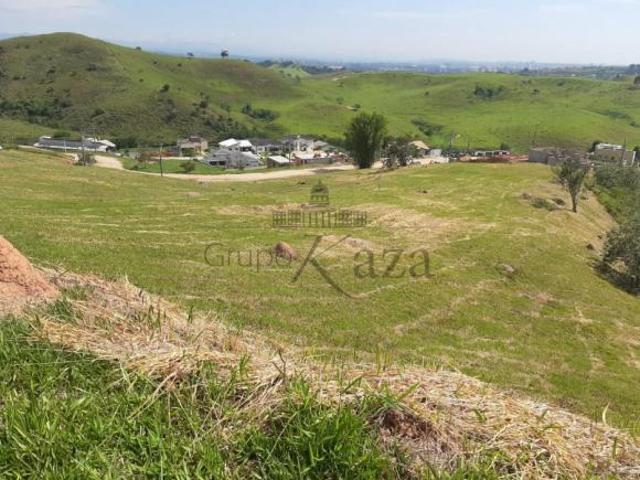Terreno Condomínio Vale dos Lagos Jardim São Gabriel 1.843m²