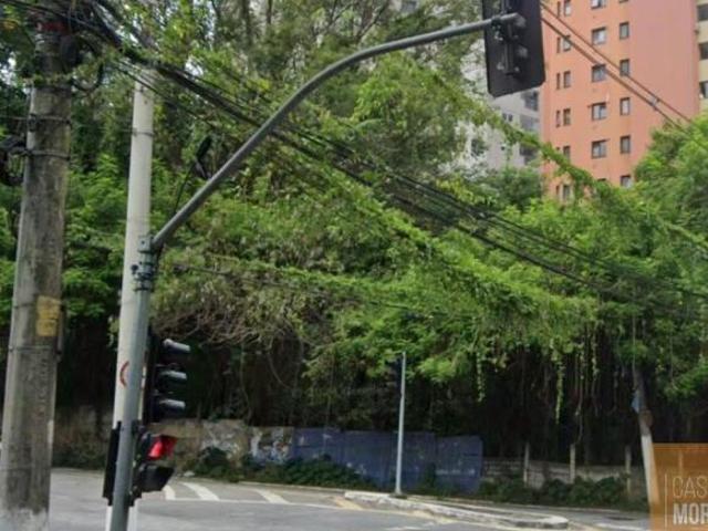 Terreno de esquina 1477m² na Vila Andrade Zona Mista