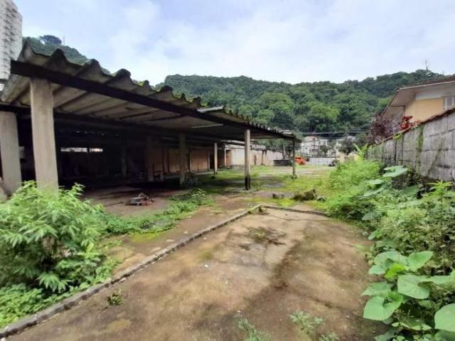 Terreno de Esquina 1.600 m² à Venda no Marapé, Santos: Ideal para Investimento Residencial ou Comerc