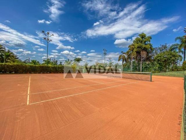 TERRENO DE ESQUINA 275m² À VENDA NO CONDOMÍNIO GRANJA OLGA 1