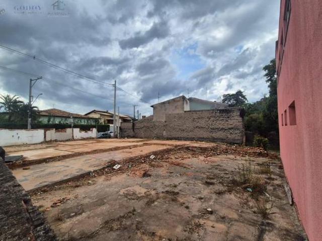 Terreno de Esquina com Alta Visibilidade – Ideal para Empreendimento!