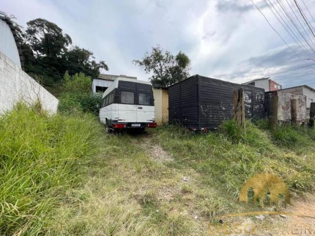 TERRENO DE ESQUINA COM BARRACÃO – OPORTUNIDADE DE INVESTIMENTO!