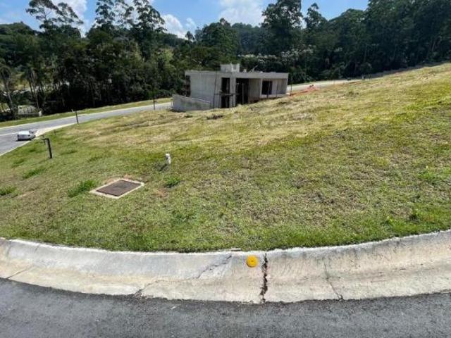 Terreno de Esquina com Vista Definitiva no Quintas dos Lagos | 523m² | Oportunidade Única!