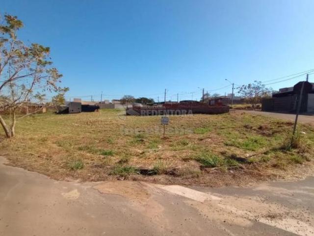 Terreno de esquina com 245m²