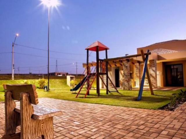 Terreno de esquina com 366m² no Terra Vista