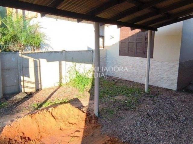 Terreno de esquina com 3 casas em canoas