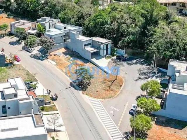 Terreno de esquina com 487m2, à venda no Condomínio Residencial Euroville II em Bragança Paulista