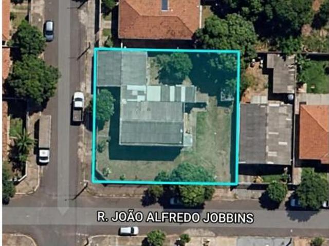 Terreno de esquina com 510 m², Testadas: 17 m + 30 m e excelente potencial construtivo