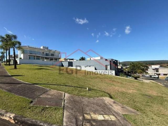Terreno de esquina com 520m² no Alphaville 4, Votorantim