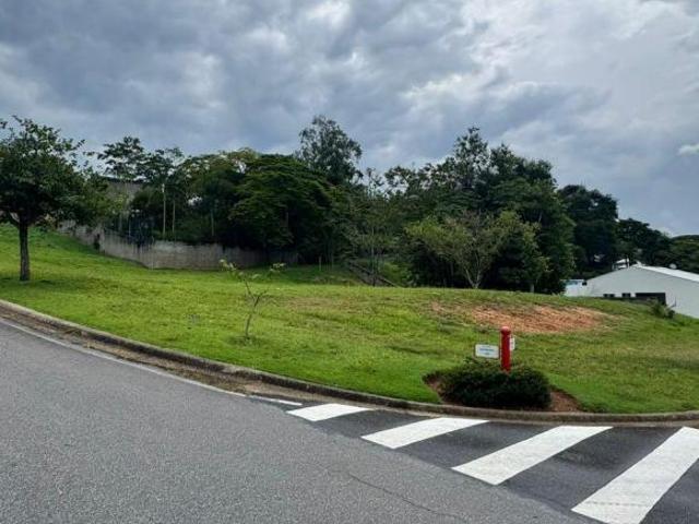 Terreno de Esquina Condomínio Santa Barbara 1.269m²
