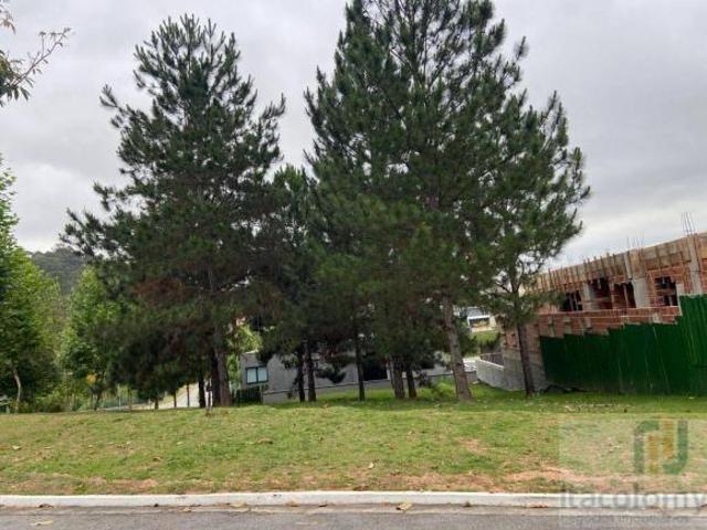 Terreno de esquina à venda 545 m² Villa Solaia Tamboré