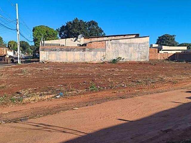 TERRENO DE ESQUINA Á VENDA BAIRRO PIONEIROS