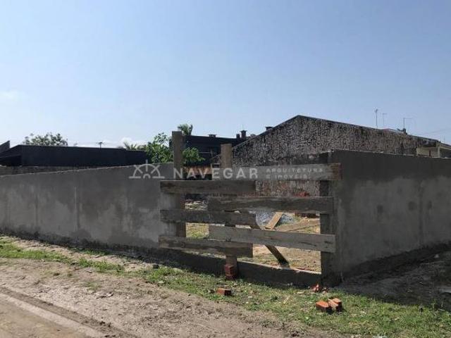Terreno de esquina a venda com 360m² a apenas 1 quadra do mar em Matinhos PR