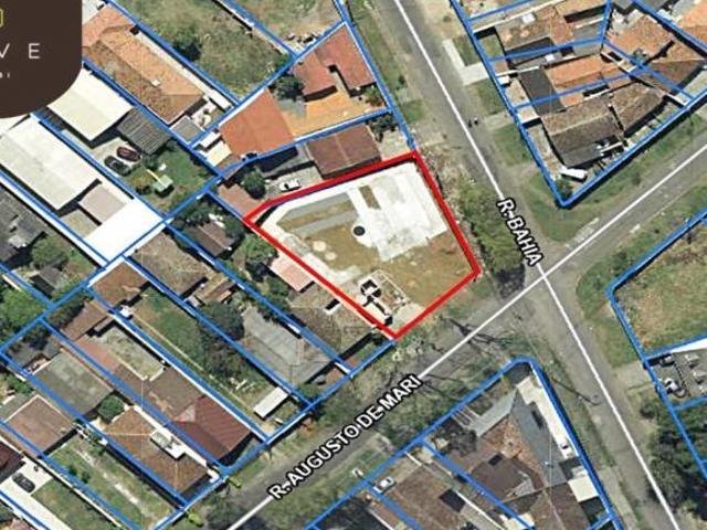 Terreno de esquina à venda com 837,90m² e zoneamento ZR3 no bairro Vila Guaíra, Curitiba/PR!
