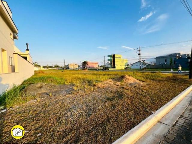 Terreno de esquina à venda em Peruíbe SP, Bairro Flora Rica 1 300,00 m² de área. Aproveite essa op