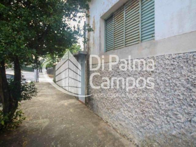 Terreno de esquina à venda na Vila Monumento região do Ipiranga com 264 m² e construção antiga