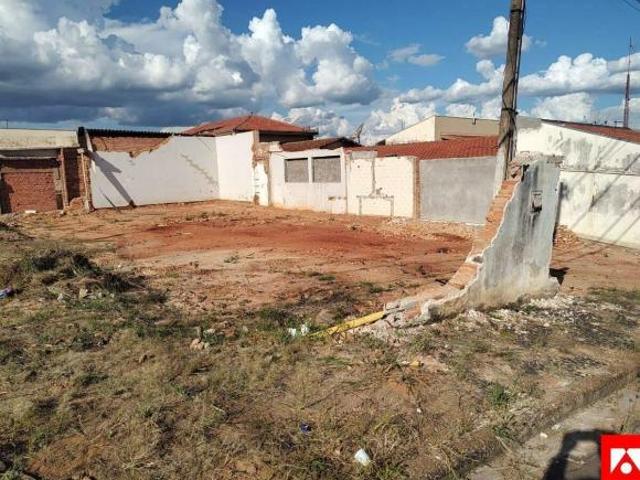 Terreno de esquina à venda na Vila Linópolis em Santa Bárbara d&apos Oeste