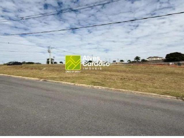 Terreno de esquina a venda no Villagio Itália