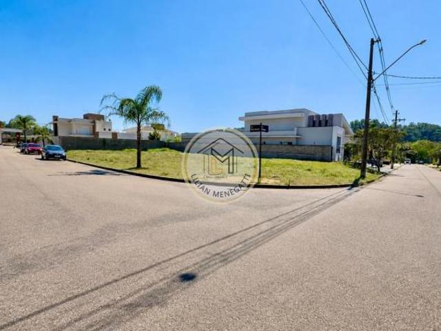 Terreno de Esquina à Venda no Condomínio Reserva São Carlos, Jundiaí, 720m²
