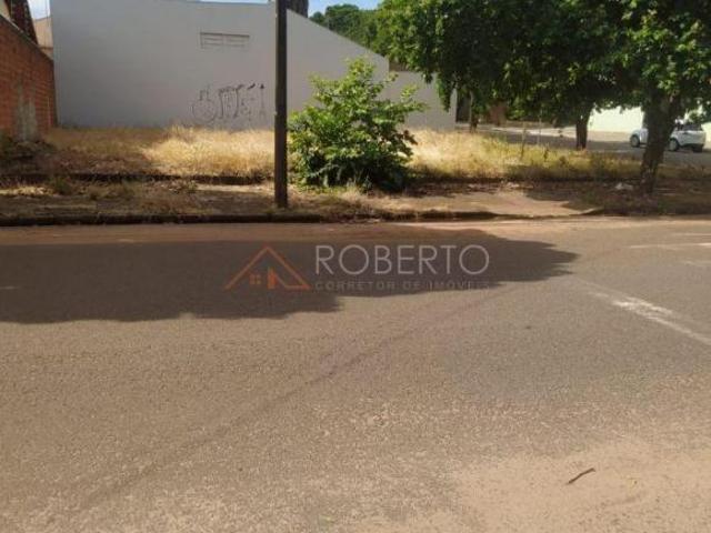 TERRENO DE ESQUINA À VENDA PRÓX. AO CENTRO