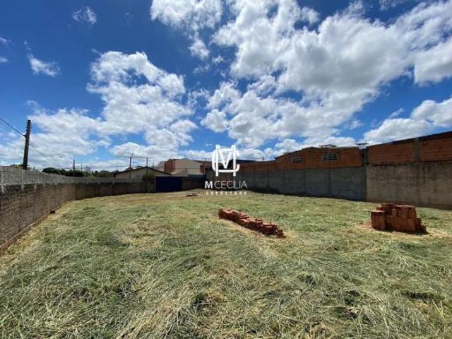 Terreno de esquina à venda próximo a Mauricio Galli