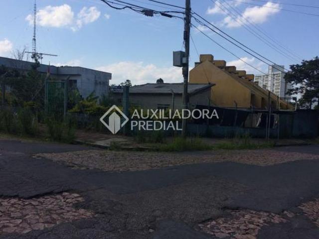 Terreno de esquina, bem localizado, com 450m², excelente para construto