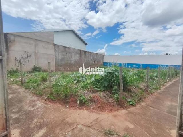 Terreno de esquina disponível para venda no bairro Jardim Europa em Uberlândia MG