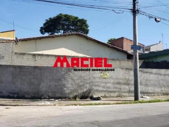 Terreno de esquina e murado em excelente localização