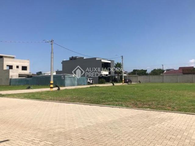 TERRENO DE ESQUINA EM CONDOMÍNIO FECHADO