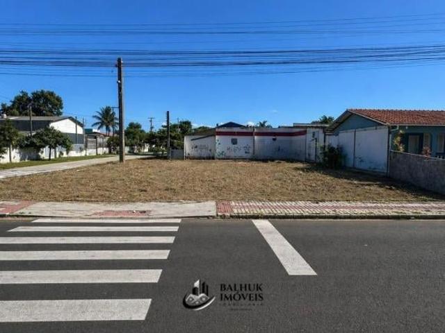 Terreno de esquina em Shangri lá próximo a rodovia