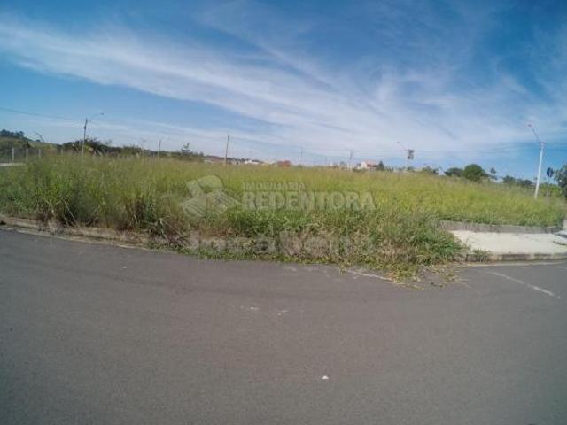 Terreno de esquina no Colina Azul