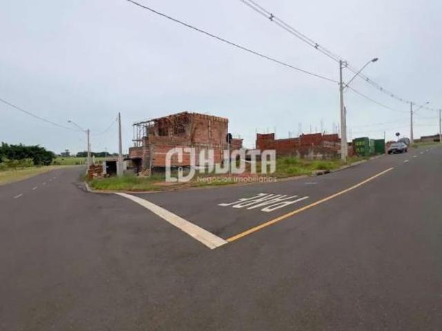 Terreno de esquina no Complexo Eplenum com 248 m²