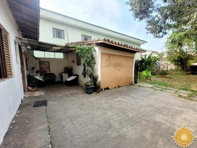Terreno de esquina no Itaguá, com uma casinha simples !