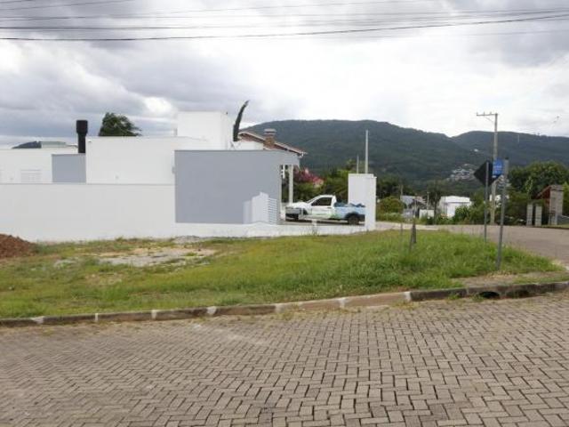 TERRENO DE ESQUINA NO LOTEAMENTO COLINA