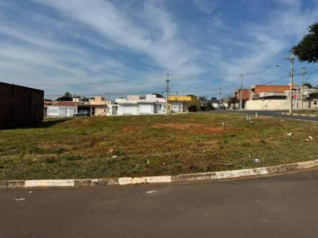 Terreno de esquina no Villa Nogueira