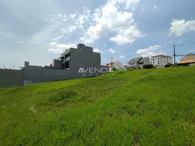 TERRENO DE ESQUINA, NA MELHOR RUA DO BAIRRO
